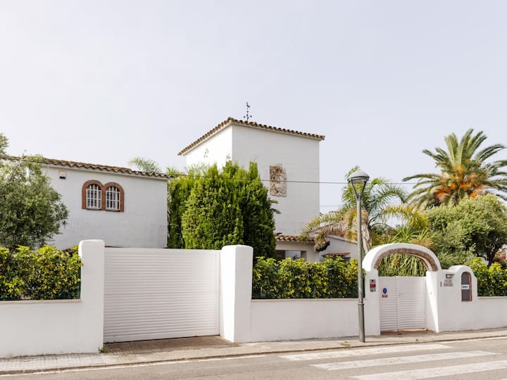 Charming Villa Domingo: Playa, Portaventura & Golf - Cambrils