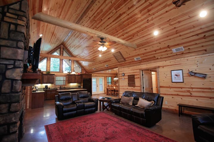 3br Family Cabin In Hochatown With Hot Tub - Broken Bow, OK