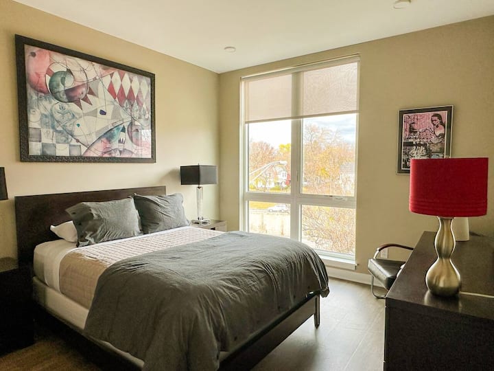Bright, Colorful & Convenient 1-bedroom Apartment - Rochester, NY