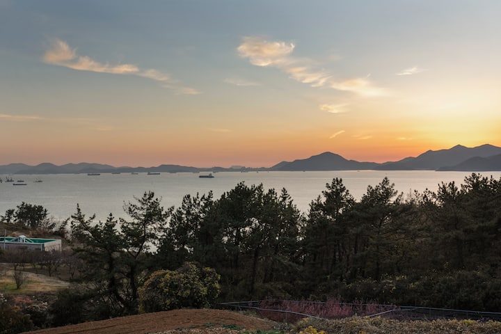 햇빛 듬뿍받은 남해 바다 근처의 102호 - Namhae-gun