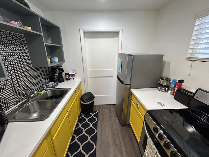 Appealing #A 1 Queen, 1 Story & Shared Courtyard - Las Vegas, NV