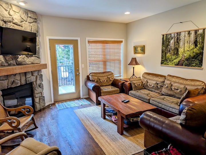 Chalet 121 At The Official Collins Lake Resort - Mount Hood, OR