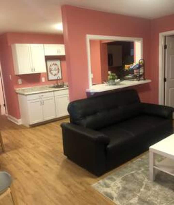 Couple Blocks From The Beach Vacation Getaway!1 - Norfolk, VA