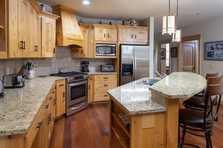 Grand Lodge 2 At The Official Collins Lake Resort - Mount Hood, OR