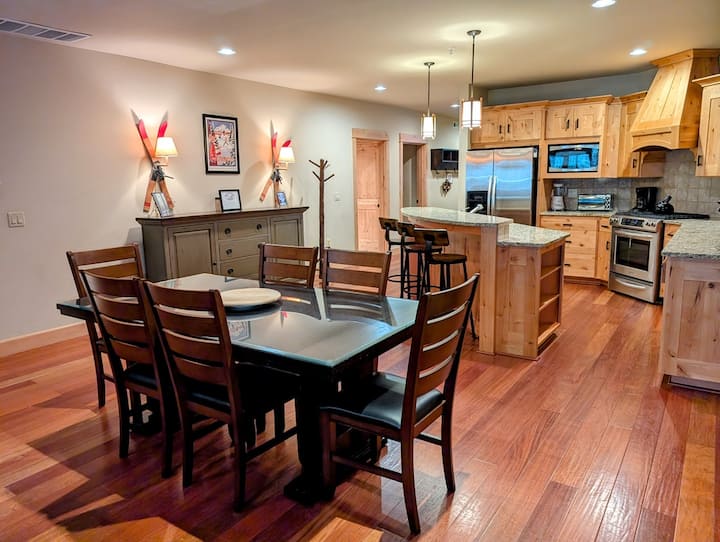 Grand Lodge 3 At The Official Collins Lake Resort - Mount Hood, OR