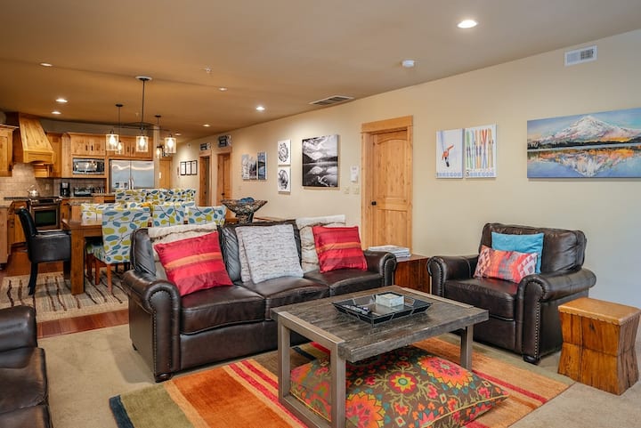 Grand Lodge 6 At The Official Collins Lake Resort - Mount Hood, OR