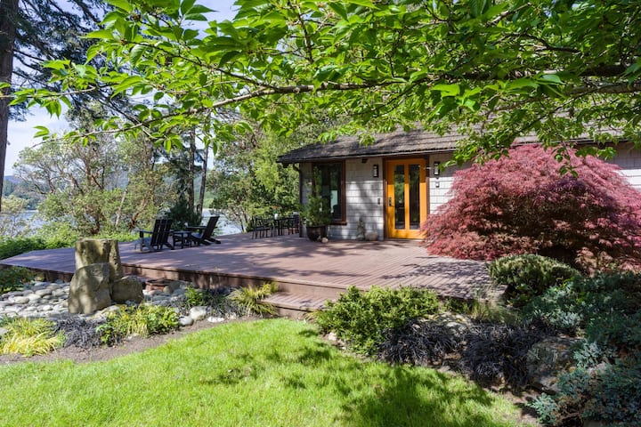 Luxe Beachfront, Hot Tub, Kayaking, Walk To Town - Orcas Island, WA