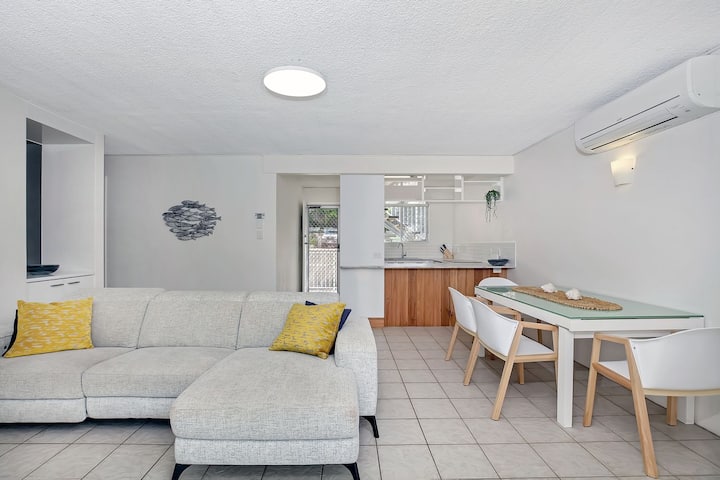 Beachcomber Unit 4, 7 Dingle Ave - Caloundra