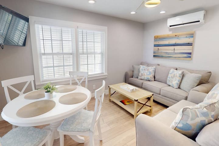 Tropical Getaway, Pool, Free Fun, Private Patio. - Madeira Beach, FL