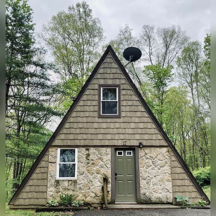 A-frame #17 - Hosted By The Chalets - Hocking Hills State Park, OH