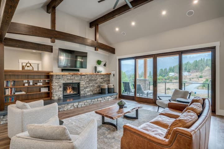 Lookout Lodge - Family Friendly W/ Hot Tub +4100sf - Leavenworth, WA