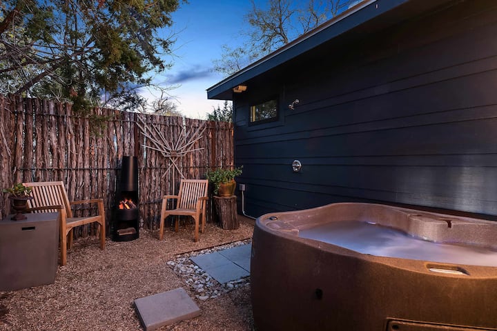 Birdy At Ololo, Hot Tub, Fireplace, Fire Pit! - Fredericksburg, TX