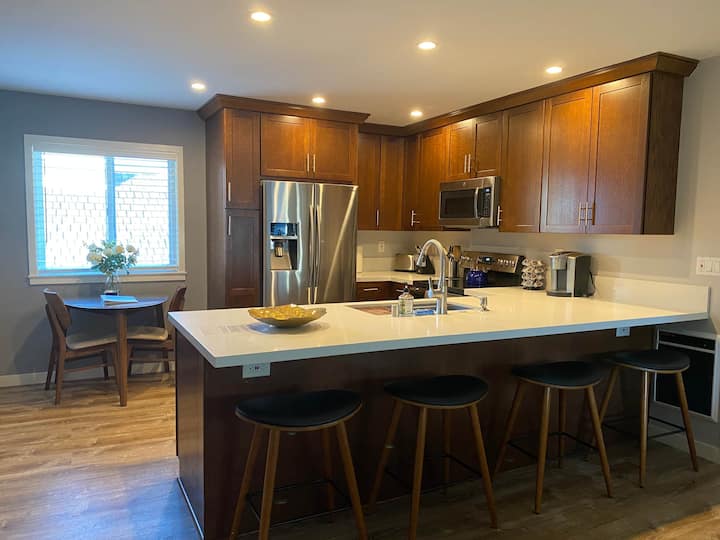 Apt #14: Contemporary Apt 200 Yards To The Beach - Carpinteria, CA