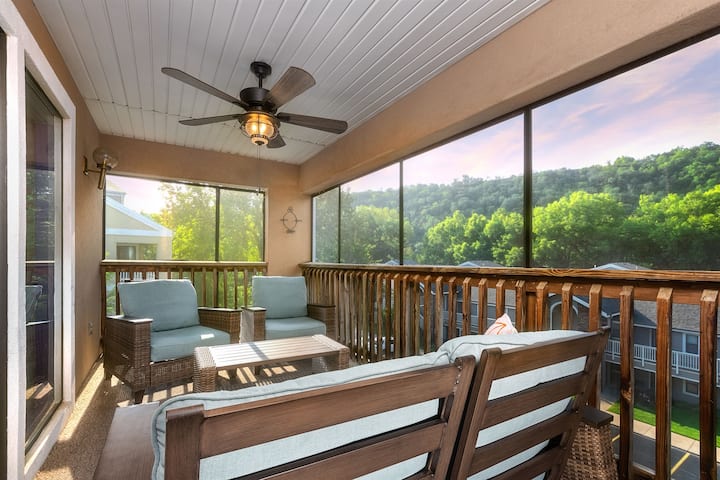 3br Condo Sleeps 10 | 2 Living Rooms | Pool - Lake Taneycomo, MO