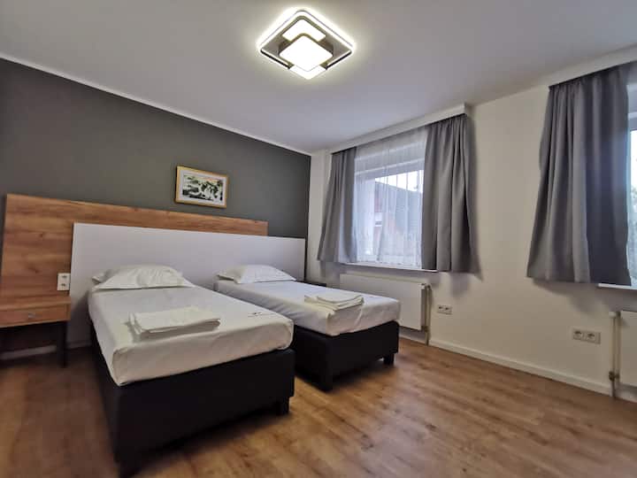 Double-sdb Privée Avec Douche-vue Ville - Dormagen