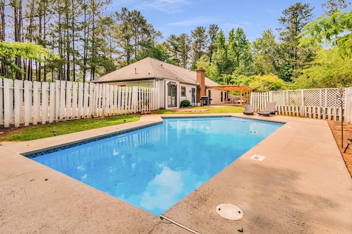 The Poolside 4br Stylish Luxury Sanctuary - Conyers, GA