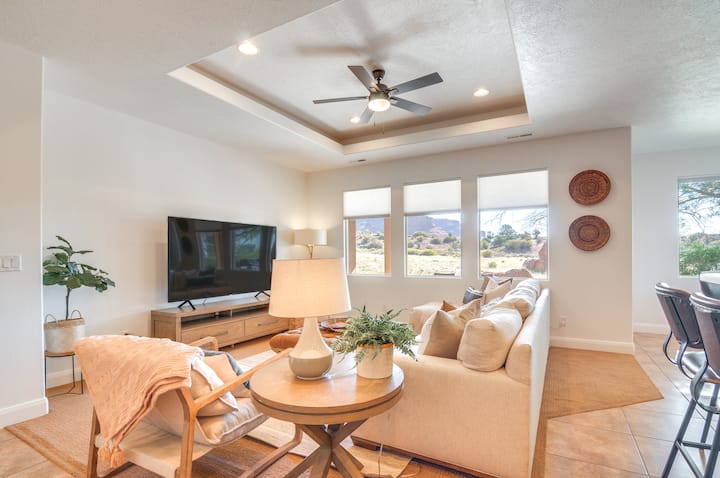 Zion Area Home W/ Scenic Views & Private Hot Tub! - Kanab, UT