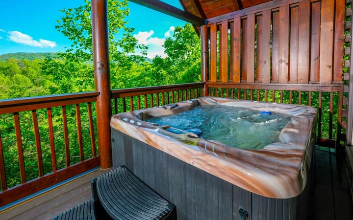 Contentment - Mountain Views, Pool Table, Hot Tub - Pigeon Forge, TN