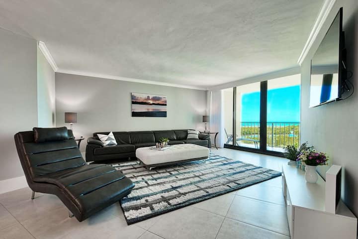 Updated W/gulf Views. Steps To Beach, Dining/shops - Marco Island, FL