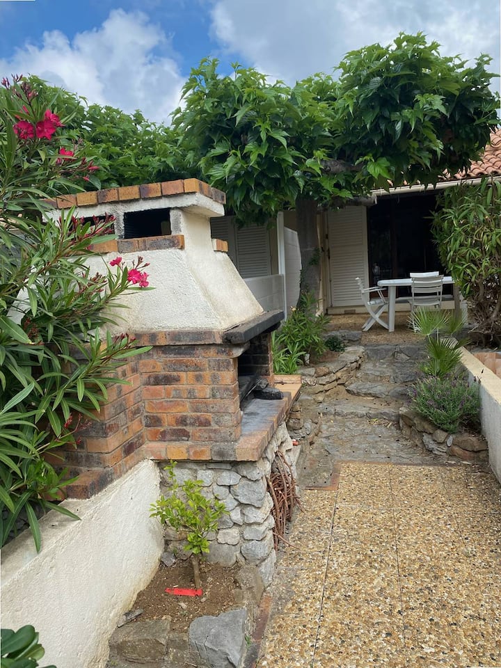 Joli Pavillon Avec Extérieur Arboré à 5 Min De La - Saint-Pierre-la-Mer