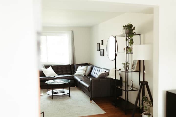 Chic, Welcoming Townhouse With Private Patio - Columbus, OH