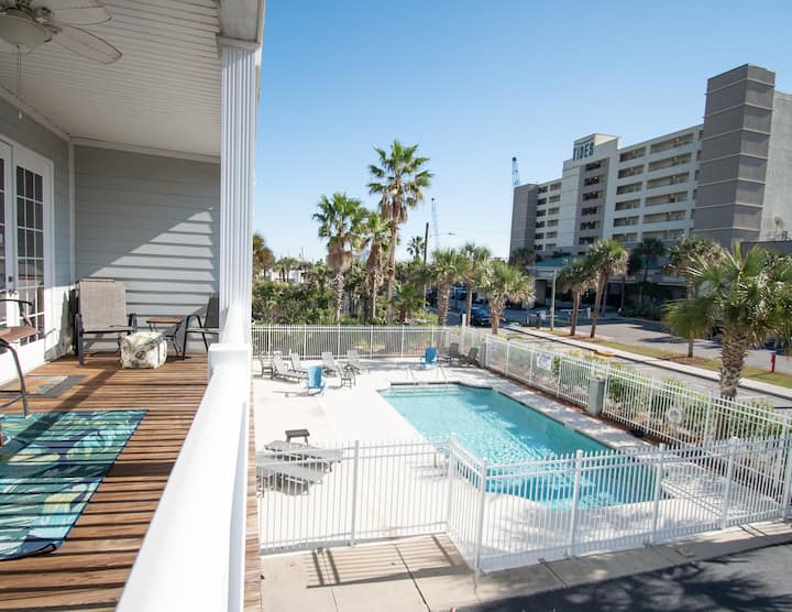 Pool Plus Ocean Views! A Walk To Downtown - James Island, SC