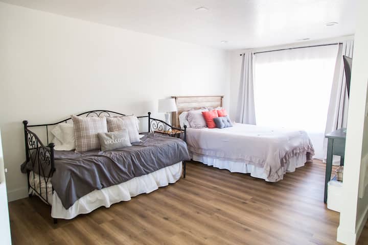 Family Room: Queen & 2 Twins - Bryce Canyon City, UT