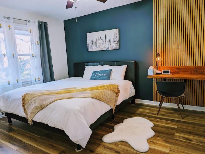 Colony Home For Family Groups - Patio, Workspace - Roswell, GA