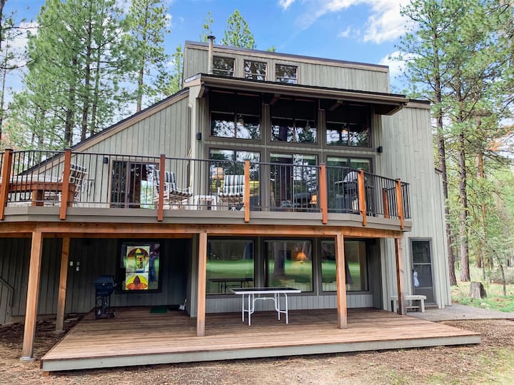 Fairway View Family Home With 5 Bdrm 3 Bth - Camp Sherman, OR