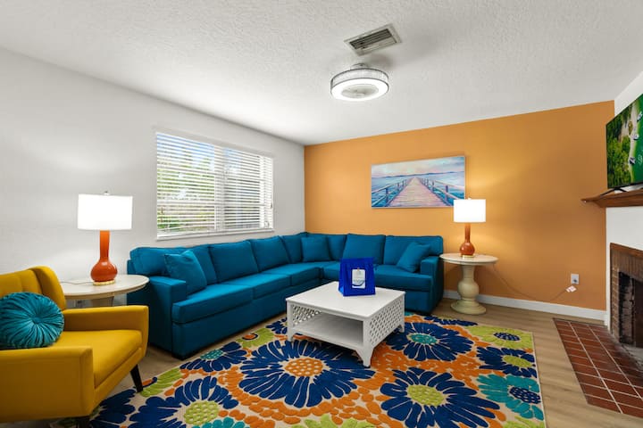 Everglades Villa • Sleeps 8 • Walk To Siesta Beach - Sarasota, FL