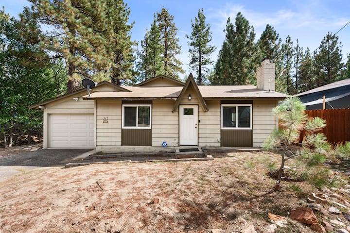 Golden Bear - Family Cabin, Mini Game Table, Fireplace, Barbecue - Big Bear, CA