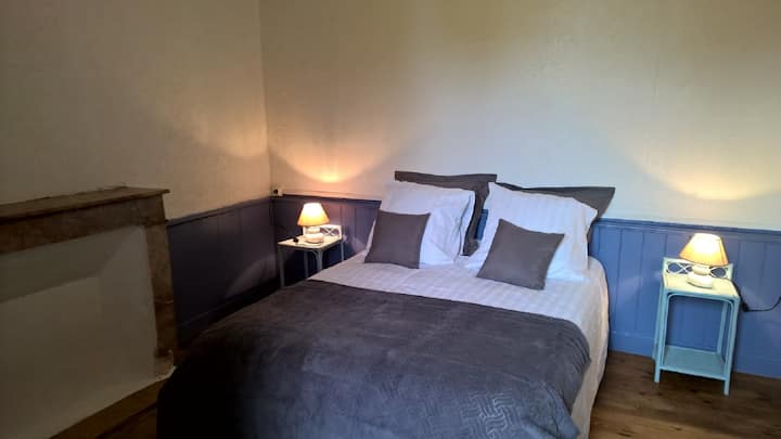 Dormir Sous Une Chapelle Gîte 1ch Wifi Cuisine 002 - Trélévern