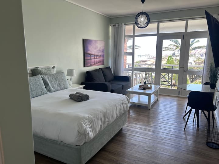 @142 Brookes Hill Suites Holiday Resort - Port Elizabeth