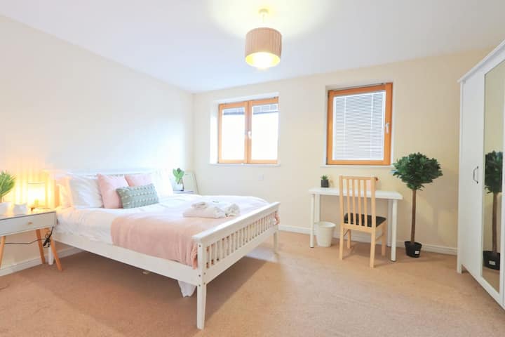 Two Bed Townhouse Walking Distance From Bristol Te - Bristol