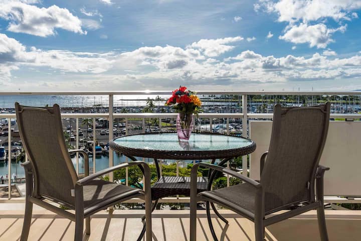 Ilikai 604 Ocean / Sunset / Marina Views Kingsize Bed, Slaapbank - Honolulu, HI