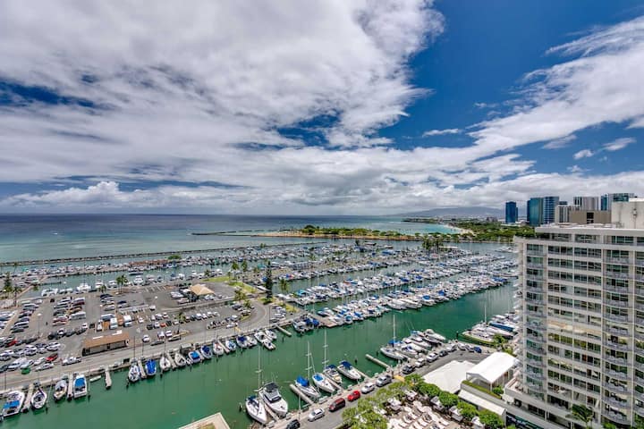 Ilikai 1827 Ocean / Sunset / Marina Views 2 Double Beds, Sofa Bed - Kailua, HI