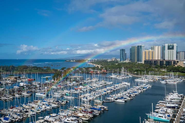 Ilikai Marina 1580 Ocean / Sunset / Fireworks Views King Bed, Sofa Bed - Kailua, HI