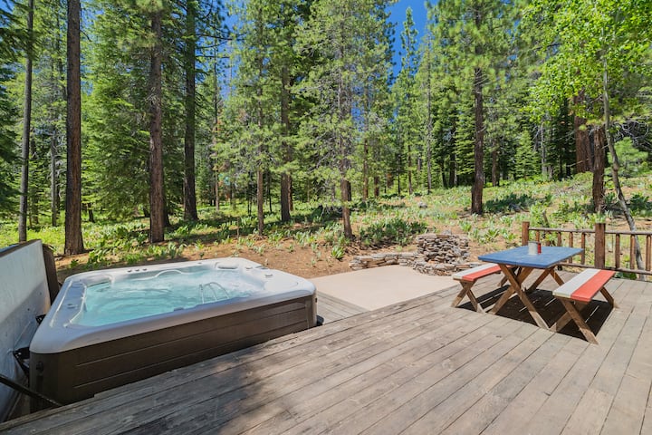 Relax And Recharge In A Funky Log Cabin W/ Hot Tub - Truckee, CA