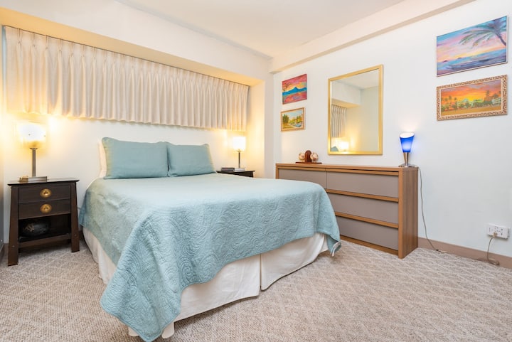 Oceanviews, 1 Block To Waikiki Beach, No Taxes/fee - Honolulu