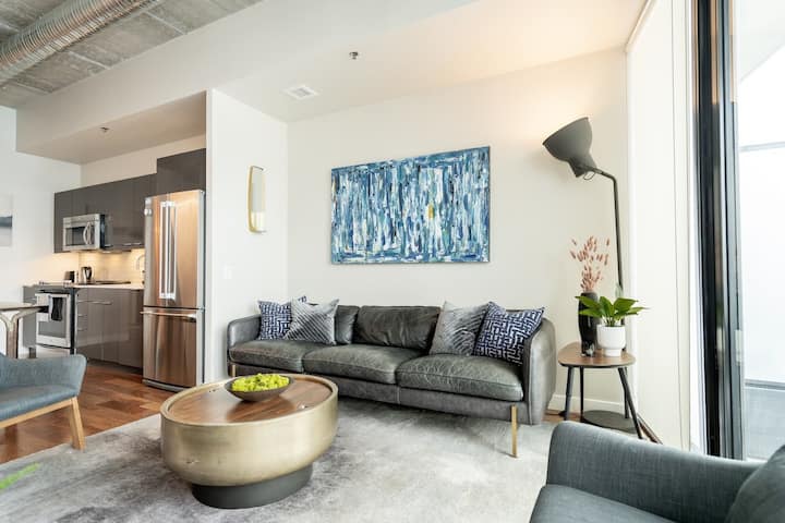 New! 20th Floor 2 Bdrm! Remarkable Views + Gym - Winnipeg