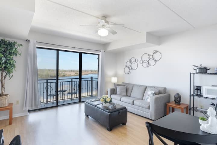 Riverfront Sunsets | 5th Floor Balcony | Parking - Wilmington, NC