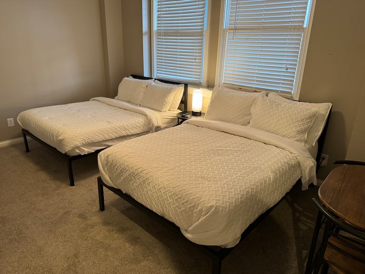 Private Room In Heart Of Downtown No Cleaning Fee - Indianapolis, IN