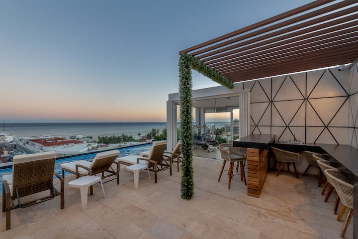 Rooftop Pool Condo Steps From 5th Ave & Beach - Playa del Carmen