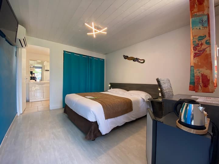 Chambre Avec Un Lit Double - Aigues-Mortes