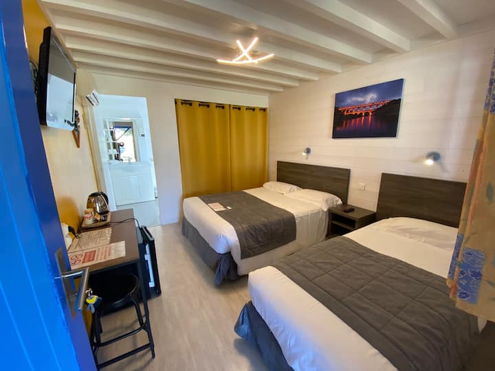 Chambre Triple Avec Lit Double Et Lit Simple - Le Grau-du-Roi