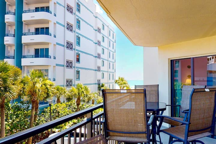 Updated Beachfront W/pool On St. Pete Beach. - St. Pete Beach, FL