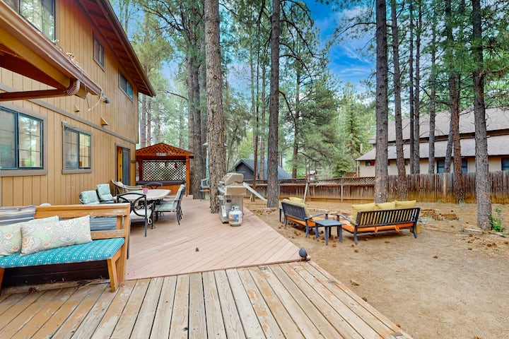 Lavish 4br With Game Room, Tranquil Porch & Yard - Flagstaff, AZ