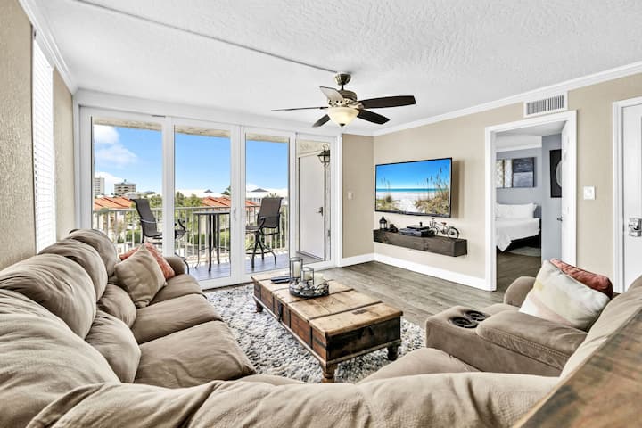 Dolphin Point 402b ~ On The Harbor - Destin, FL