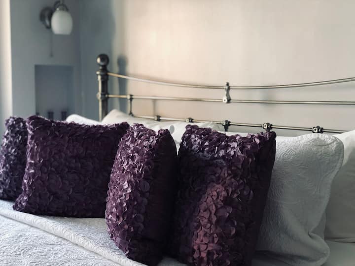 The Violetta Suite At 249, Culpeper Downtown - Culpeper, VA