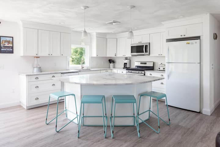 Walk To Scarborough, Central Ac, 5 Bedroom, Pet Friendly - Narragansett